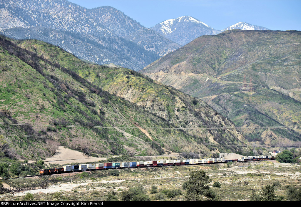 BNSF 6988 WB BNSf Cajon Sub